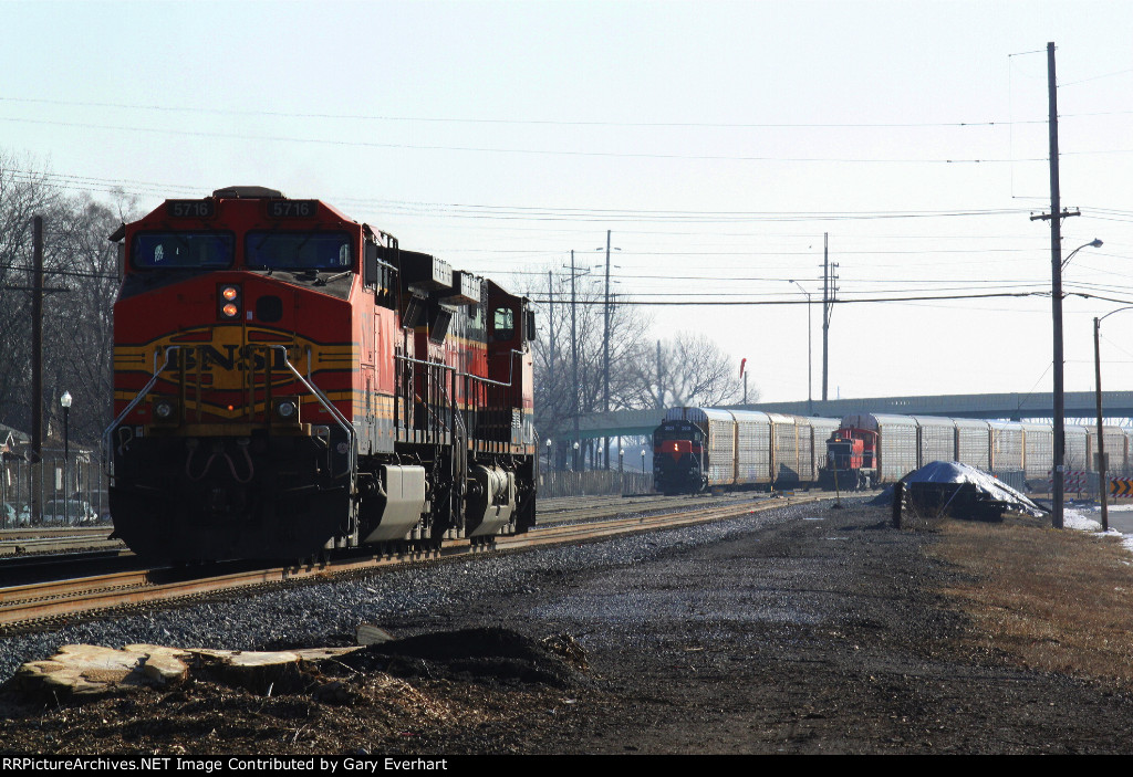 BNSF 963 and BNSF 5716
